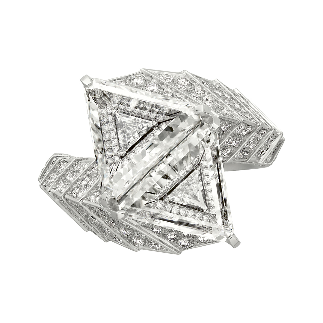 A CAPSULE COLLECTION OF SEVEN RINGS